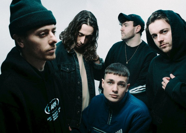 Boston Manor präsentieren ihre neue Single "Everything Is Ordinary"