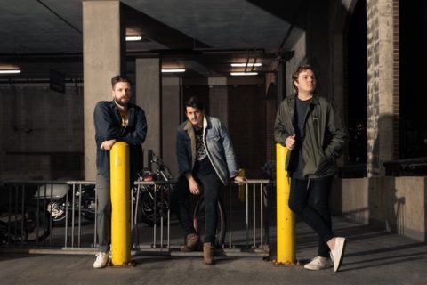 Too Close To Touch mit vierten Teil von "I'm Hard To Love But So Are ...