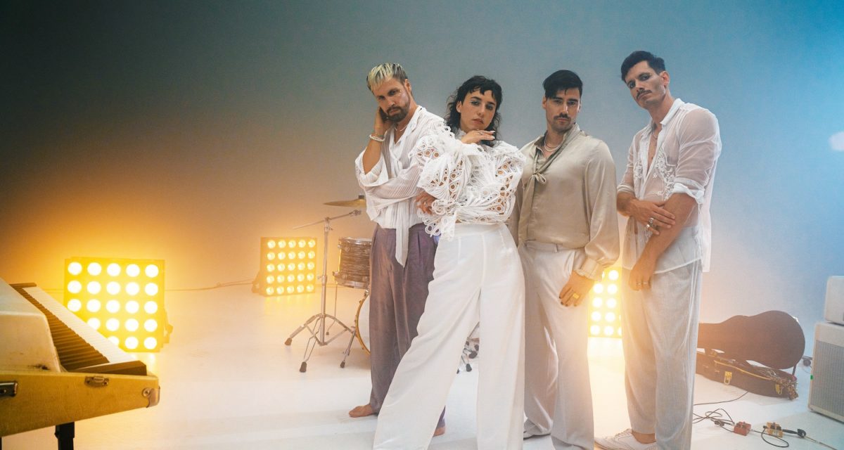 HANNAH BAHNG VERÖFFENTLICHT DEBÜT-SONG 'PERFECT BLUES'